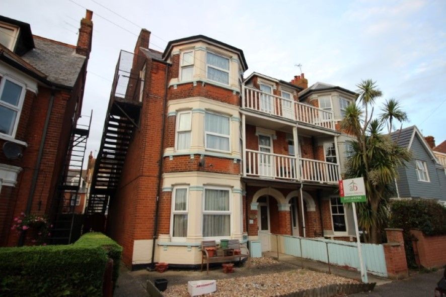 8 bed semi-detached house for sale in 8 Buregate Road, Felixstowe ...