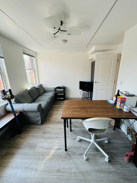3 bed flat to rent in Rita Rd, London SW8, £3,500 pcm - Zoopla