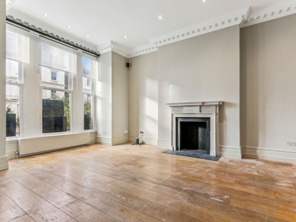 3 bed flat to rent in Addison Crescent, Holland Park W14, £5,417 pcm ...