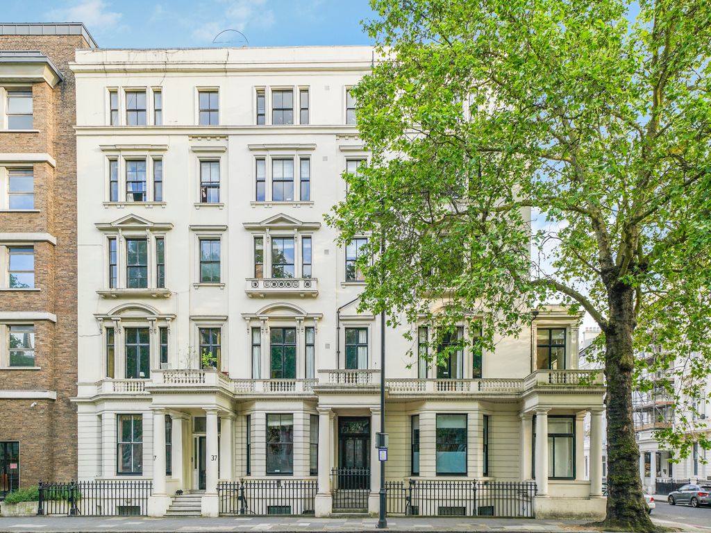 4 bed flat for sale in Cromwell Road, London SW7, £1,700,000 - Zoopla