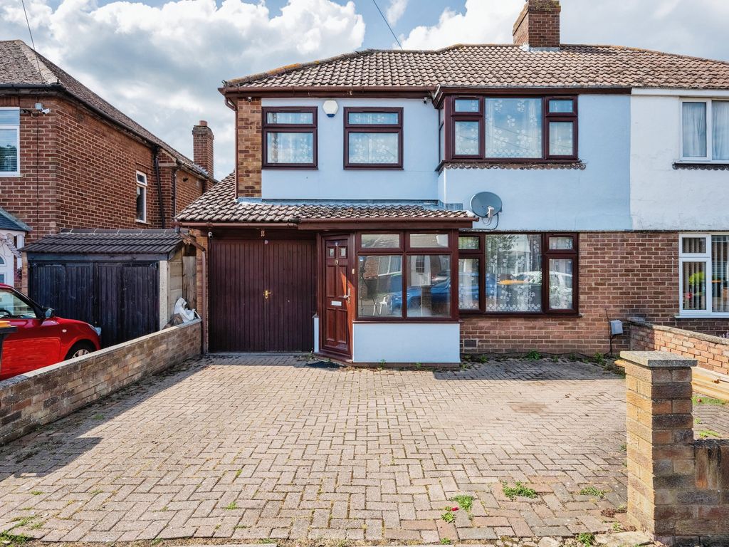 3 Bed Semi Detached House For Sale In Ditmas Avenue Kempston Bedford