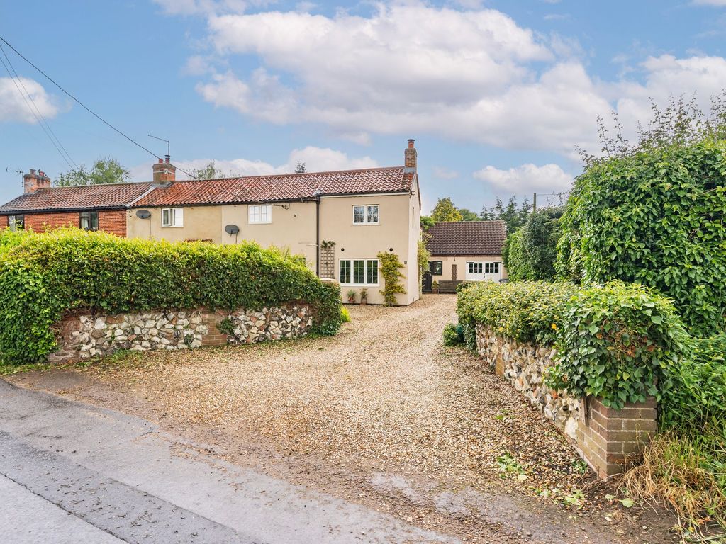 4 bed end terrace house for sale in Halls Corner, Hevingham, Norwich ...