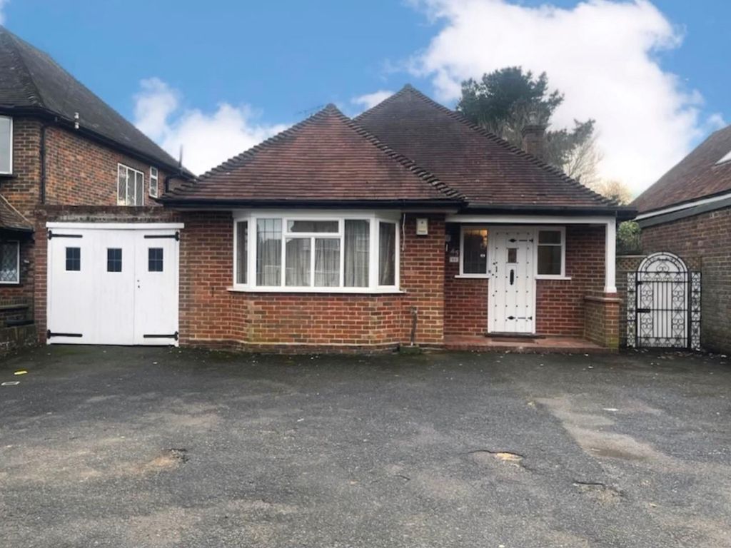 4 bed detached bungalow to rent in Greenacres Avenue, Ickenham UB10 ...