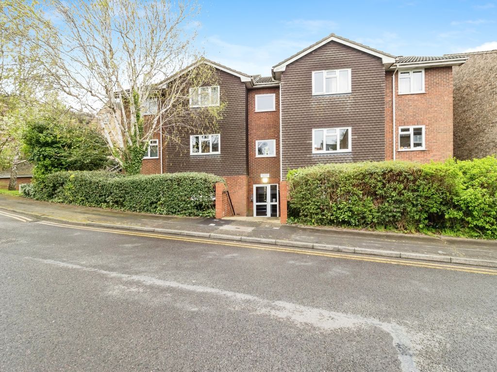 2 bed flat for sale in Regency Court, Brentwood CM14, £325,000 - Zoopla