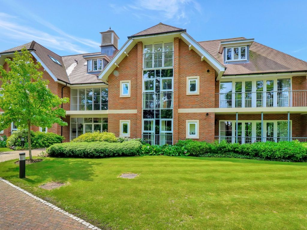 2 bed flat for sale in Station Road, Beaconsfield HP9, £850,000 - Zoopla