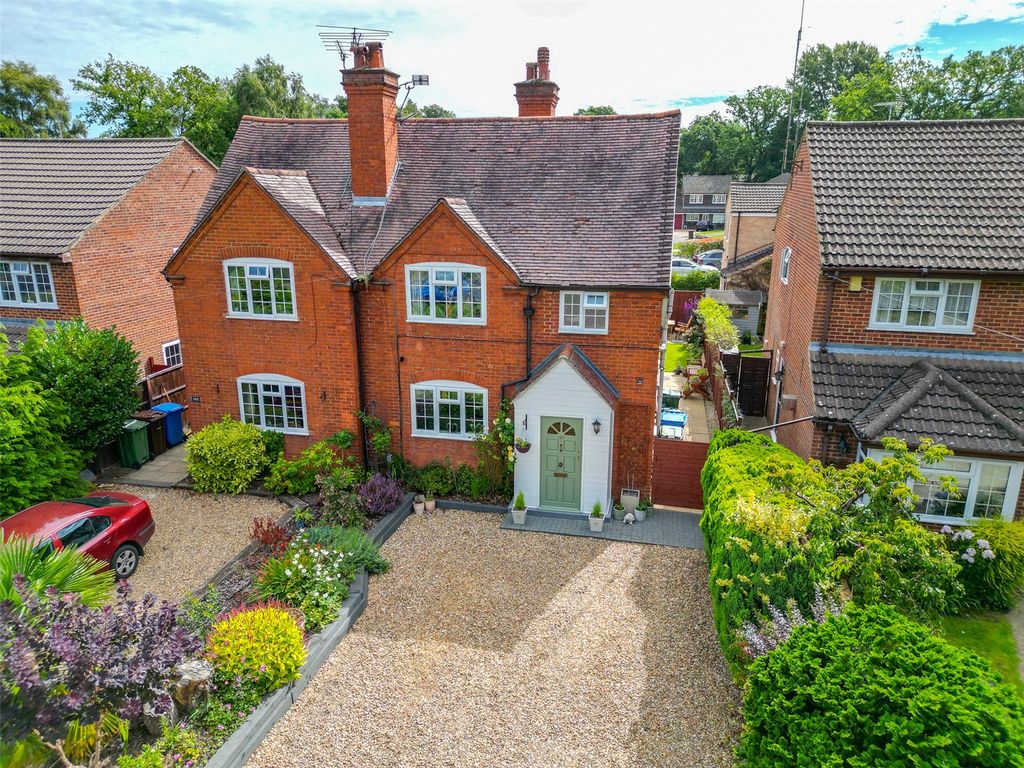 2 Bed Semi Detached House For Sale In Sandy Lane Farnborough