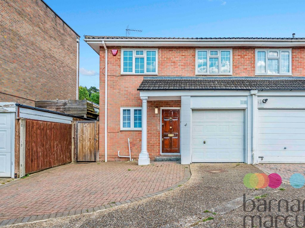 4 bed end terrace house for sale in Lorian Close, London N12, £975,000 ...