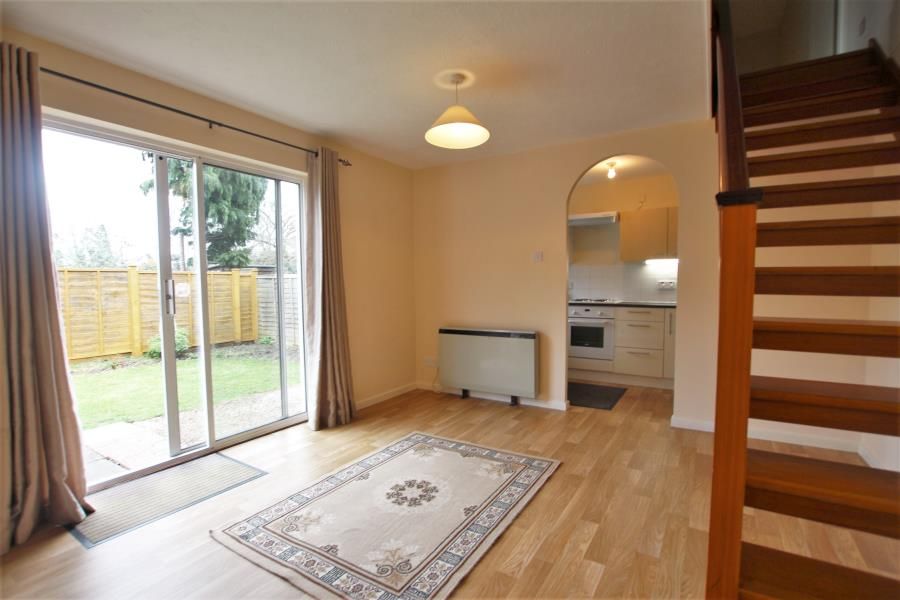 1 bed property to rent in Dianthus Court, Woking GU22, £1,250 pcm - Zoopla