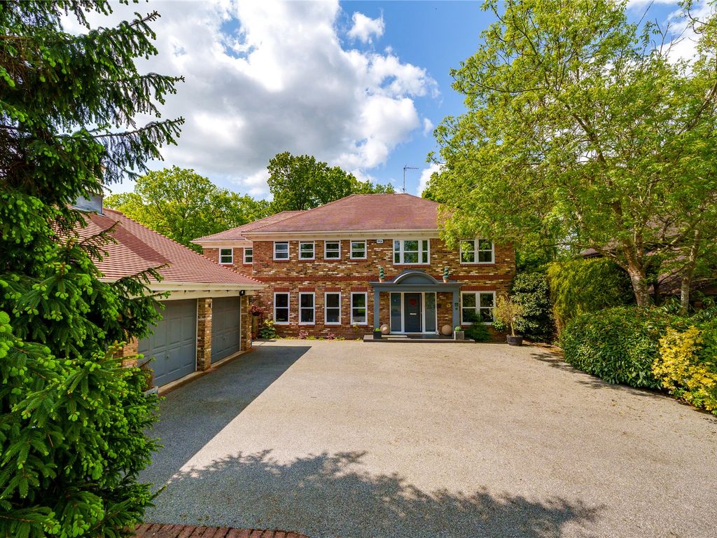 5 Bed Detached House For Sale In Birch Mead Farnborough Park Br6 £