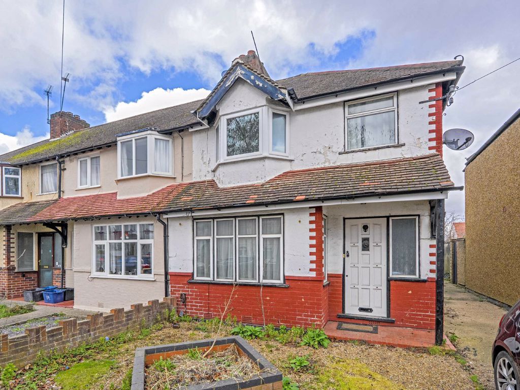 3 Bed Property For Sale In Wills Crescent Whitton Twickenham Tw3 £