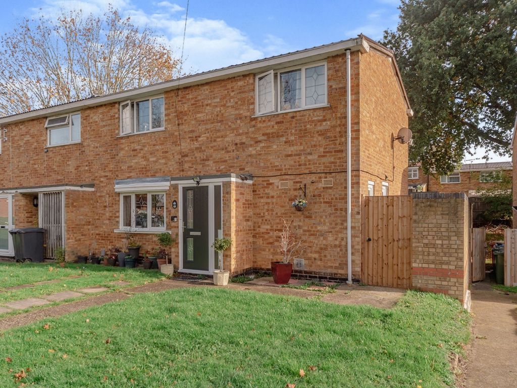 3 bed semi-detached house for sale in Leaves Spring, Stevenage SG2 - Zoopla