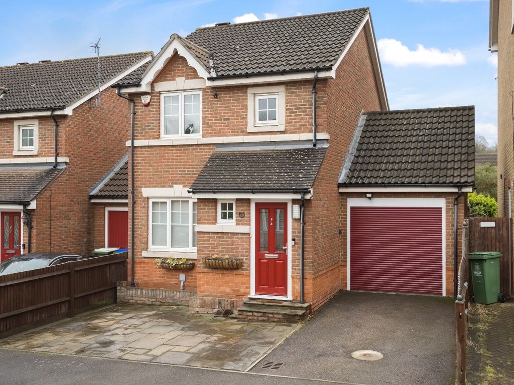 3 bed link-detached house for sale in Woolbrook Road, Crayford, Dartford, Kent DA1 - Zoopla