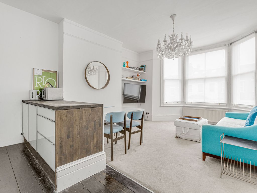 2 bed flat for sale in Battersea Rise, Battersea SW11, £580,000 - Zoopla