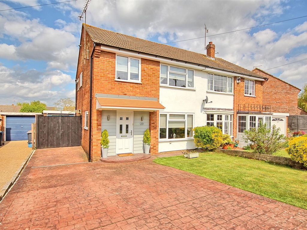 3 Bed Semi Detached House For Sale In Coltsfoot Road Ware Sg12 £