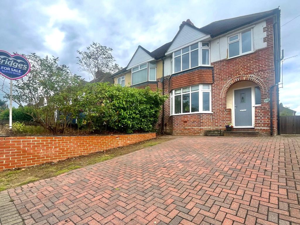 4 bed semi-detached house for sale in Lower Farnham Road, Aldershot ...