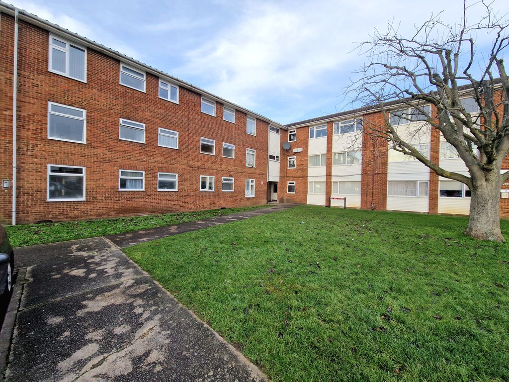 2 bed flat to rent in Handcross Road, Luton LU2 - Zoopla