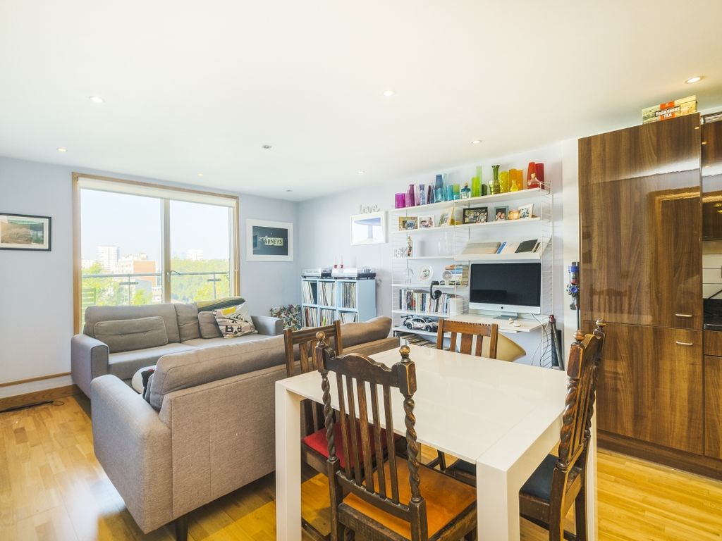 3 bed flat to rent in Frances Wharf, London E14, £3,000 pcm - Zoopla