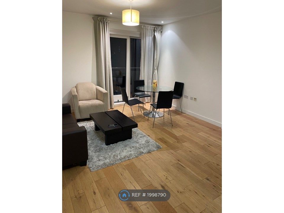 1 bed flat to rent in Forge Square, London E14, £1,950 pcm - Zoopla