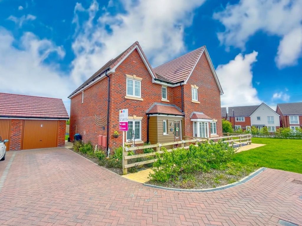 3 Bed Semi Detached House For Sale In Kinsley Close Tadpole Garden