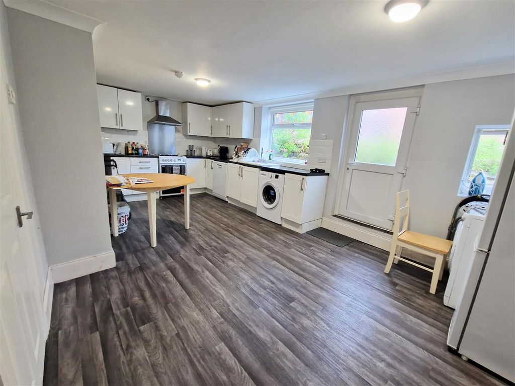 Room to rent in Old Durham Road, Gateshead NE9, £350 pcm - Zoopla