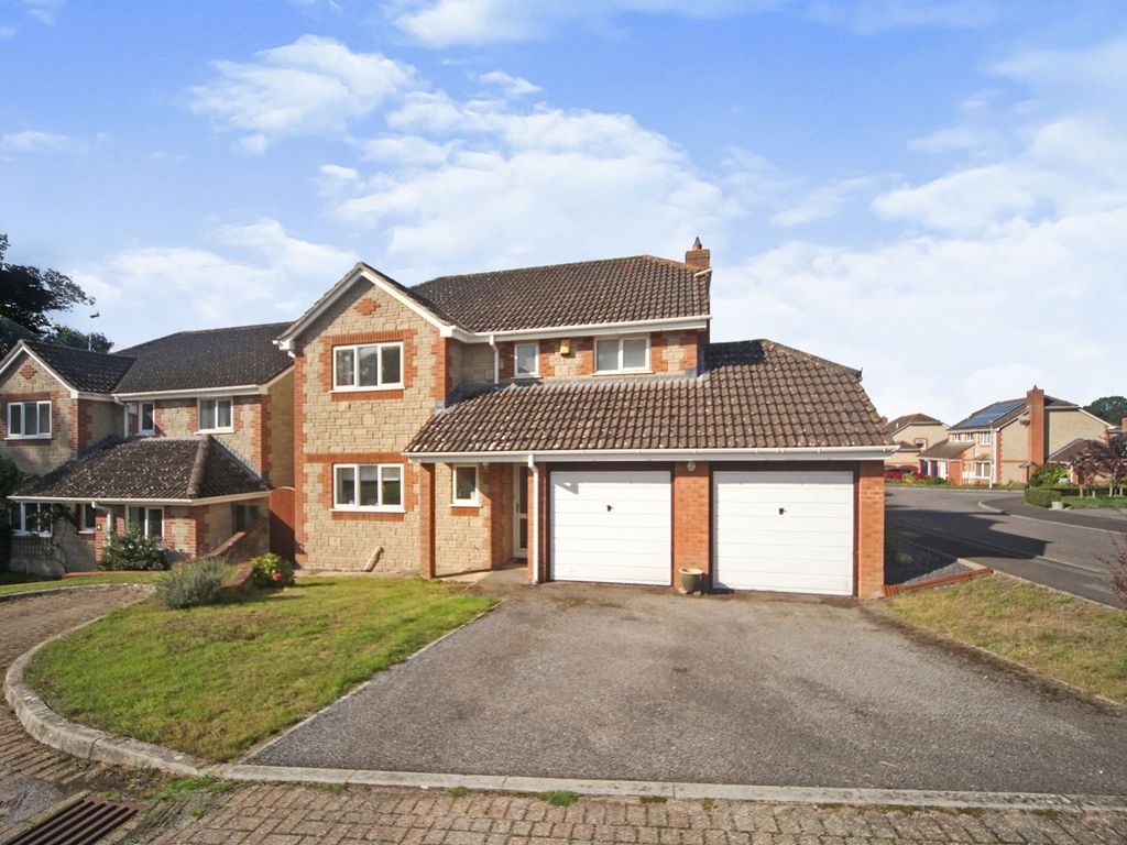 4 bed detached house for sale in Nathan Close, Yeovil BA20 - Zoopla