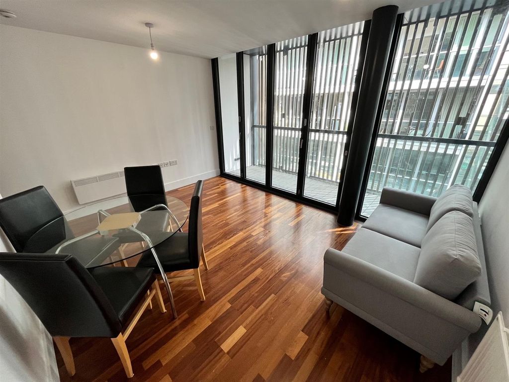 1 bed flat to rent in Burton Place, Manchester M15, £1,100 pcm - Zoopla