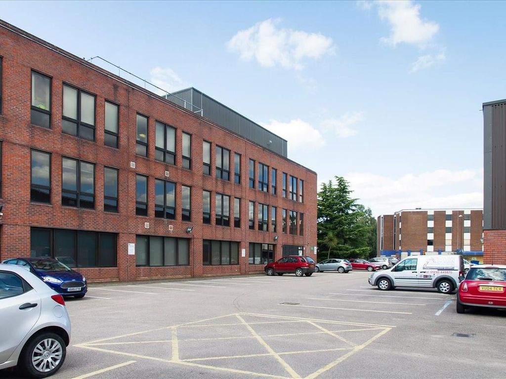 Serviced office to let in Southpoint, Old Brighton Road, Lowfield Heath ...