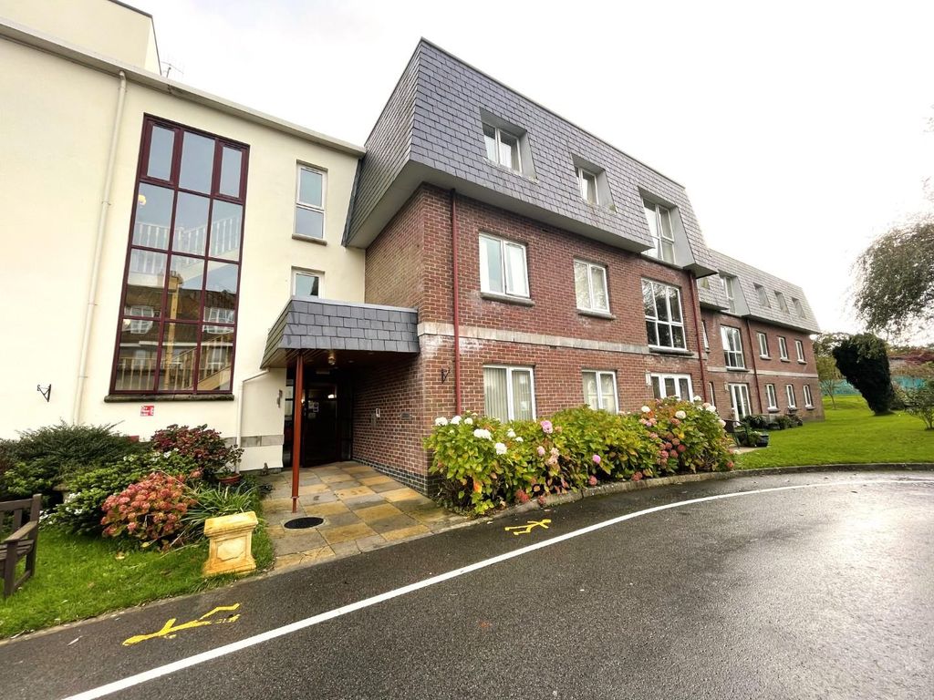 2 bed flat for sale in Clyne Common, Swansea SA3, £165,000 - Zoopla