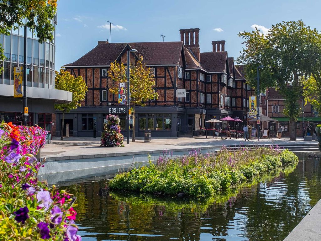 2 bed flat to rent in The Parade, High Street, Watford WD17, £1,700 pcm ...