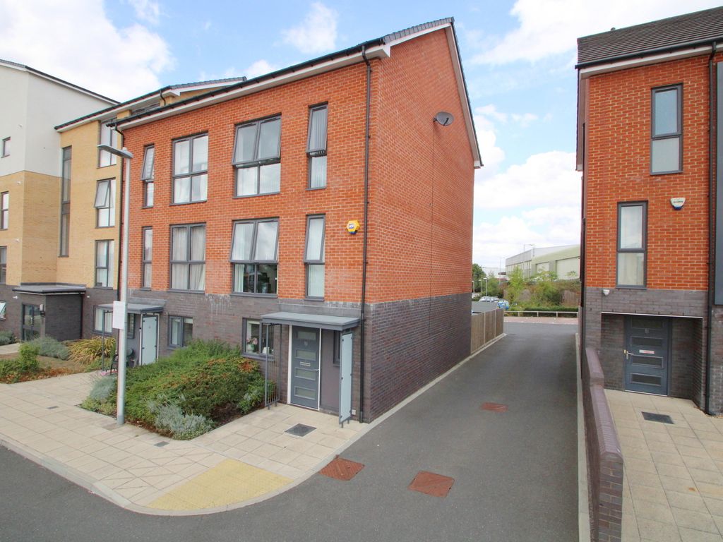 4 bed semi-detached house for sale in Woolhampton Way, Reading RG2 - Zoopla