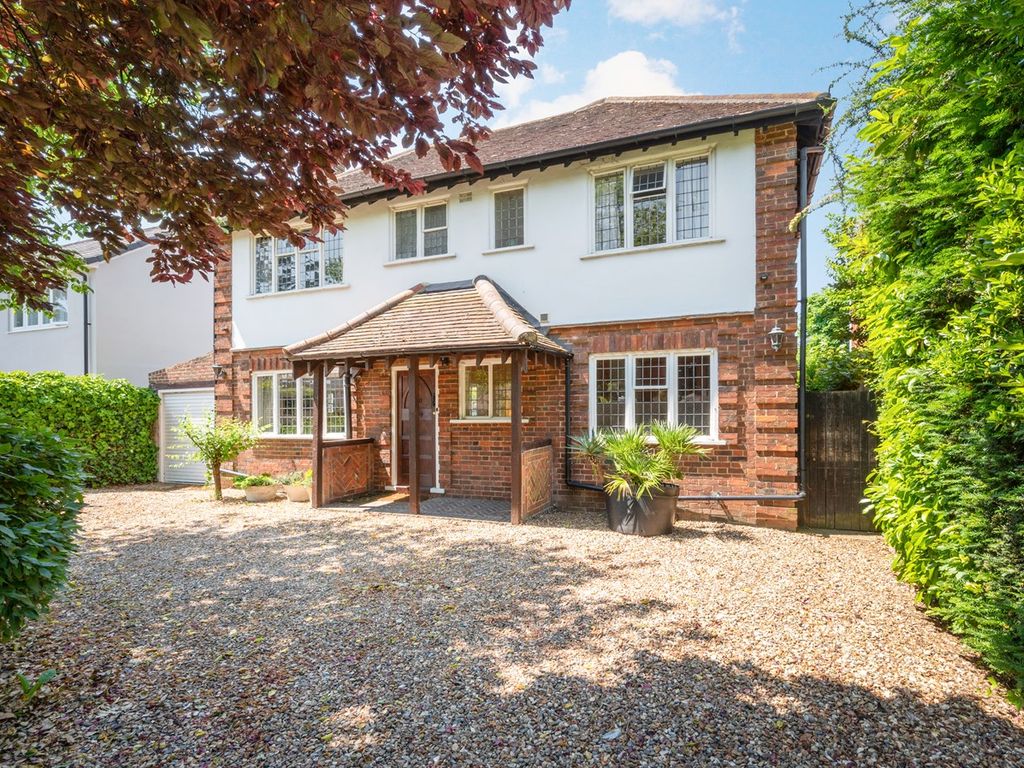 4 Bed Detached House For Sale In Sidney Road Walton On Thames Kt12