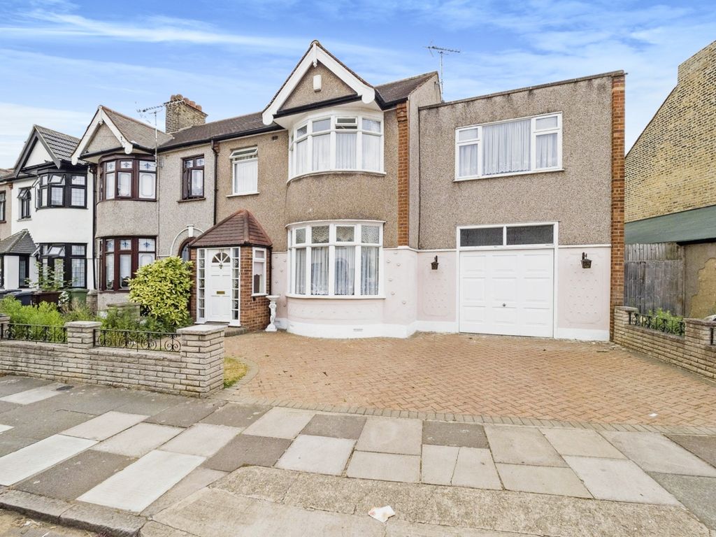 4 bed end terrace house for sale in Salisbury Avenue, Barking IG11, £675,000 - Zoopla