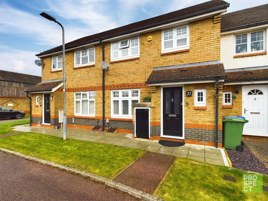 3 Bed Terraced House For Sale In Roby Drive Bracknell Berkshire Rg12