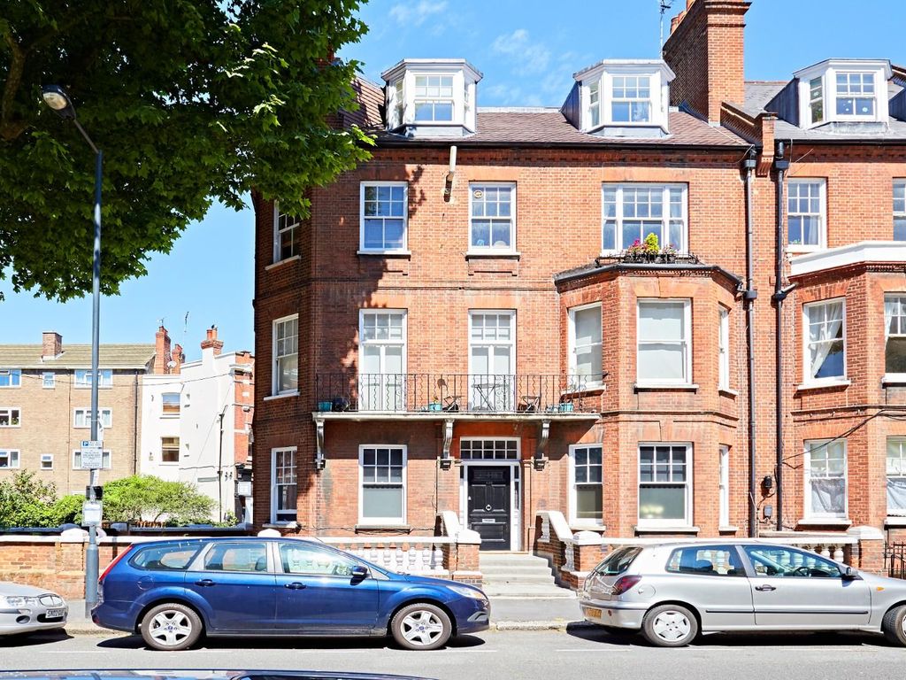 3 bed flat for sale in Addison Gardens, London W14, £775,000 - Zoopla