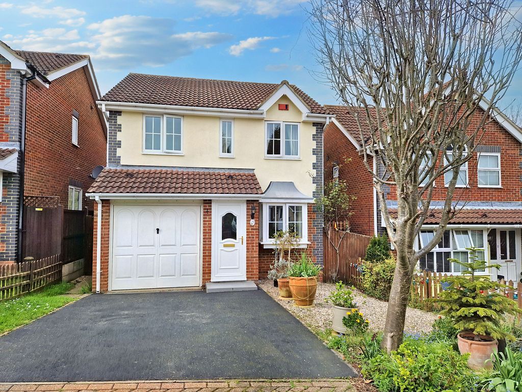 3 bed detached house for sale in Friston Way, Rochester ME1, £465,000 ...