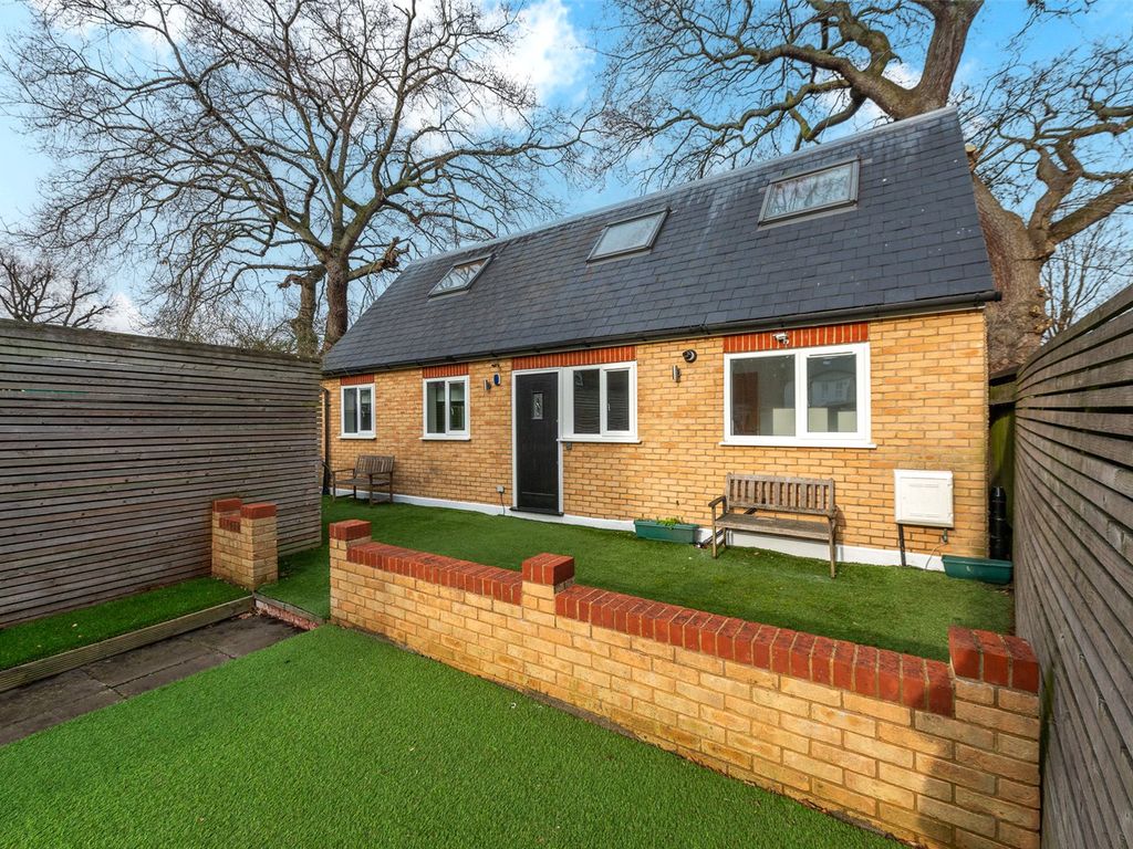 2 Bed Detached House For Sale In Heather Road Lee London Se12 £