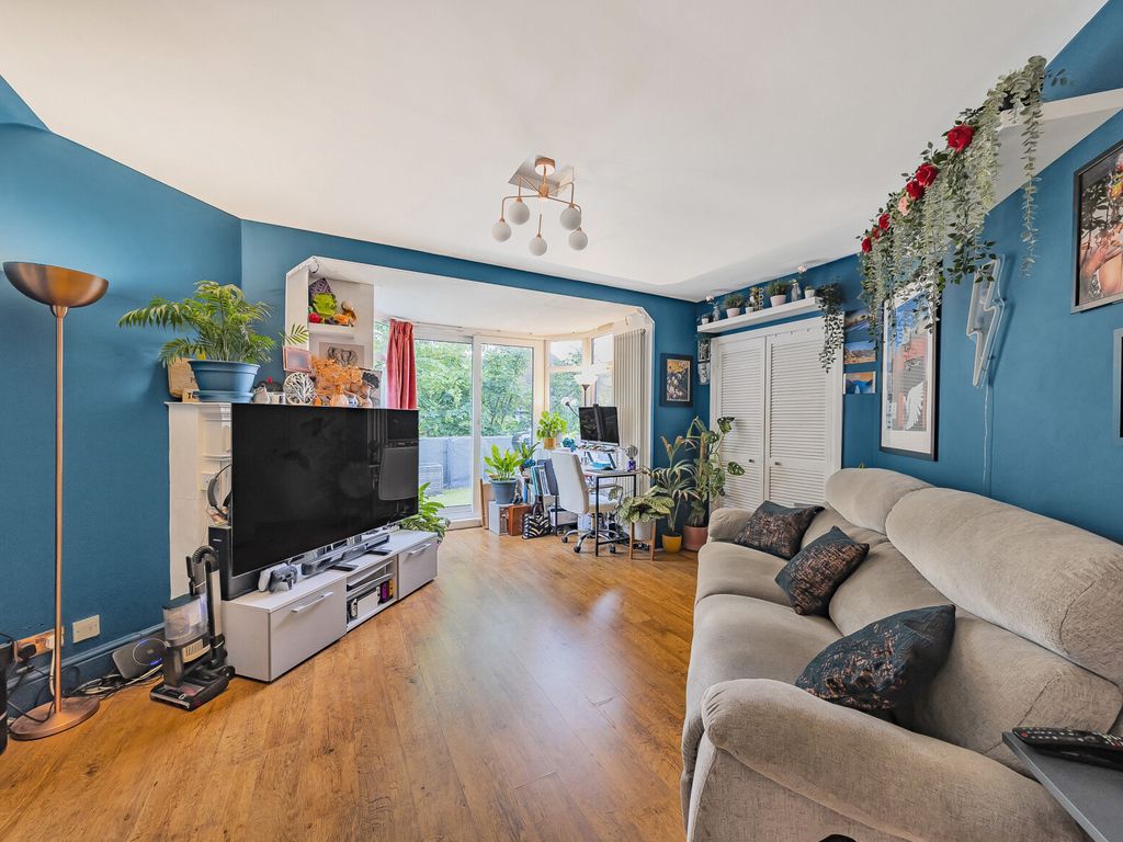 1 bed flat for sale in Stonegate Court, Buck Lane, London NW9, £350,000 ...