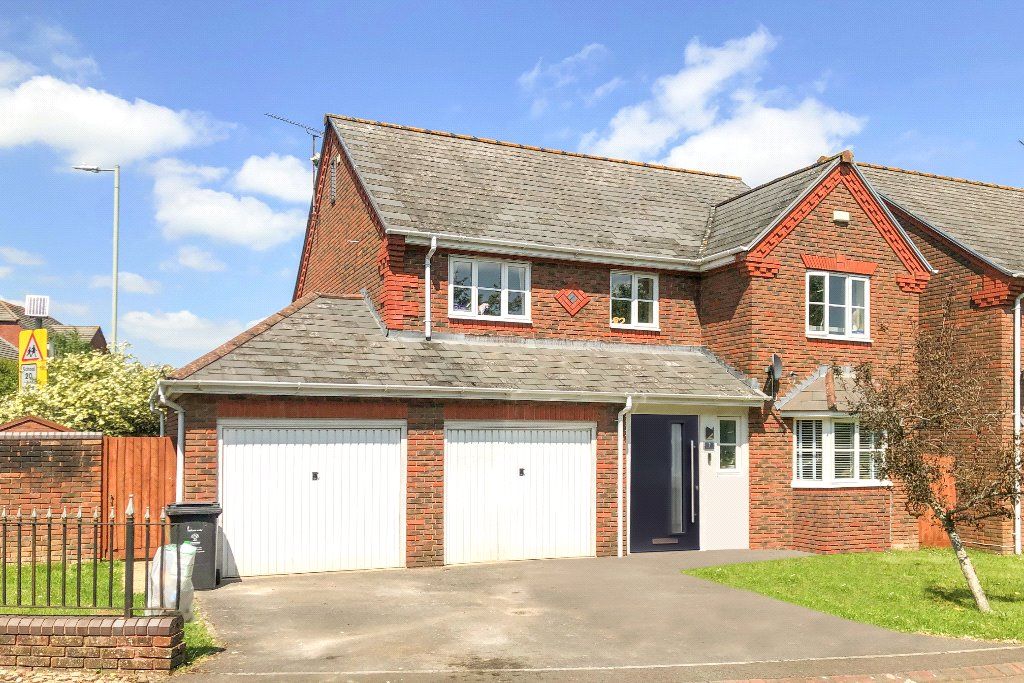 4 bed detached house for sale in Fovant Close, Peatmoor, Swindon ...