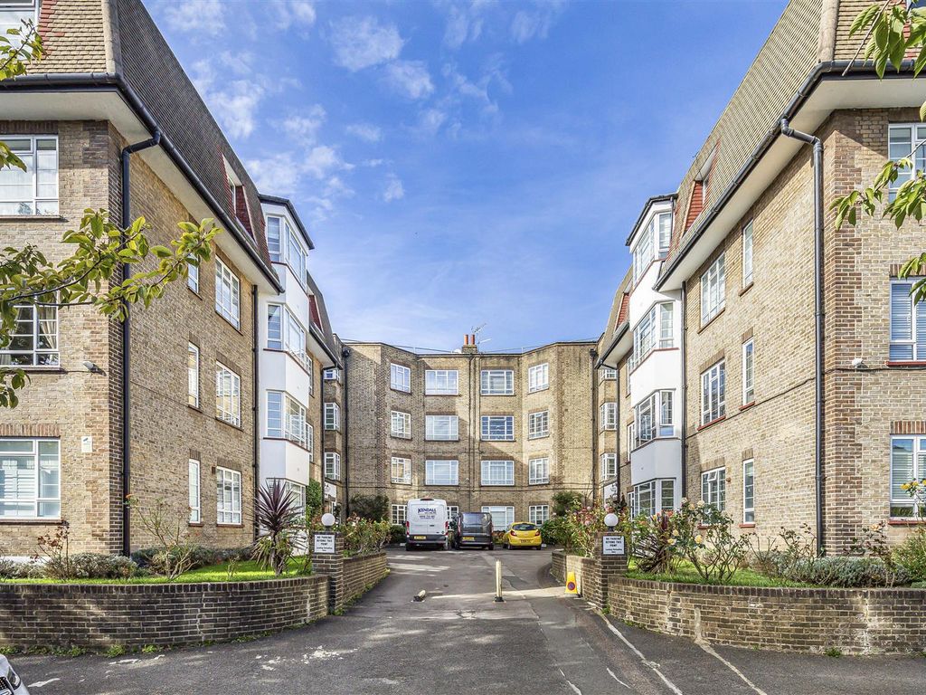 3 bed flat for sale in Woodside, London SW19, £625,000 - Zoopla