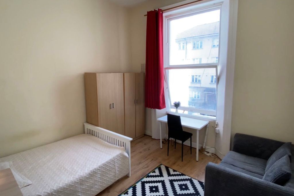 Room to rent in Colville Square, London W11, £1,100 pcm - Zoopla