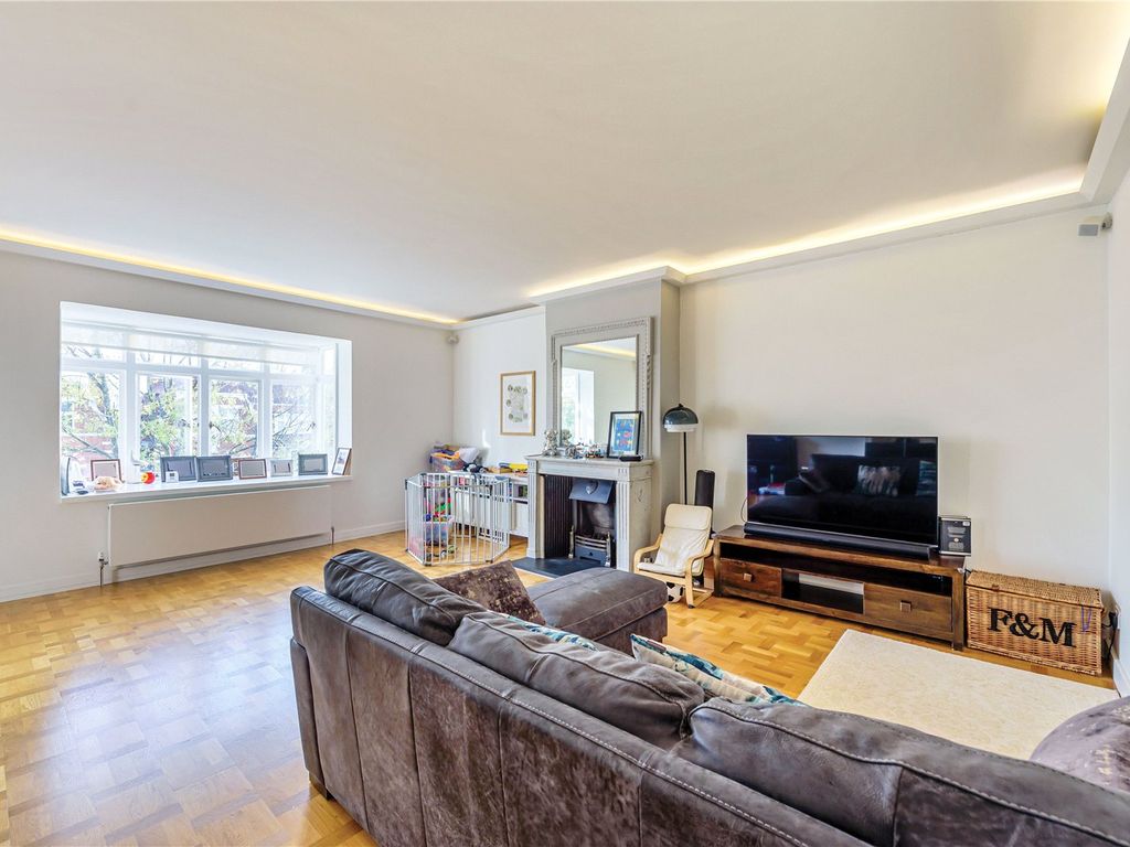 3 bed flat for sale in Bracknell Lodge, Frognal Lane, Hampstead, London ...