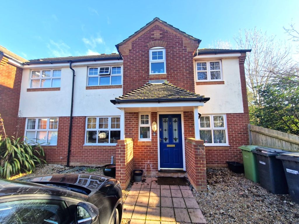 4 bed semi-detached house to rent in Tutor Close, Southampton SO31, £ ...