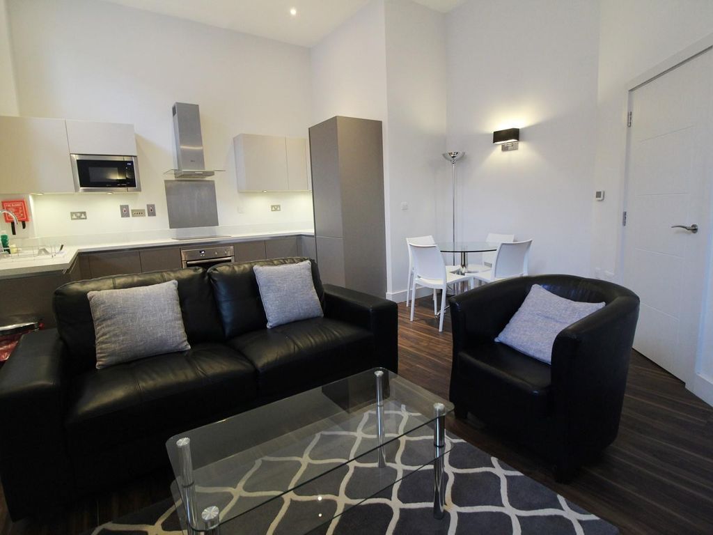 2 bed flat to rent in Cross Street, Reading RG1, £1,450 pcm - Zoopla