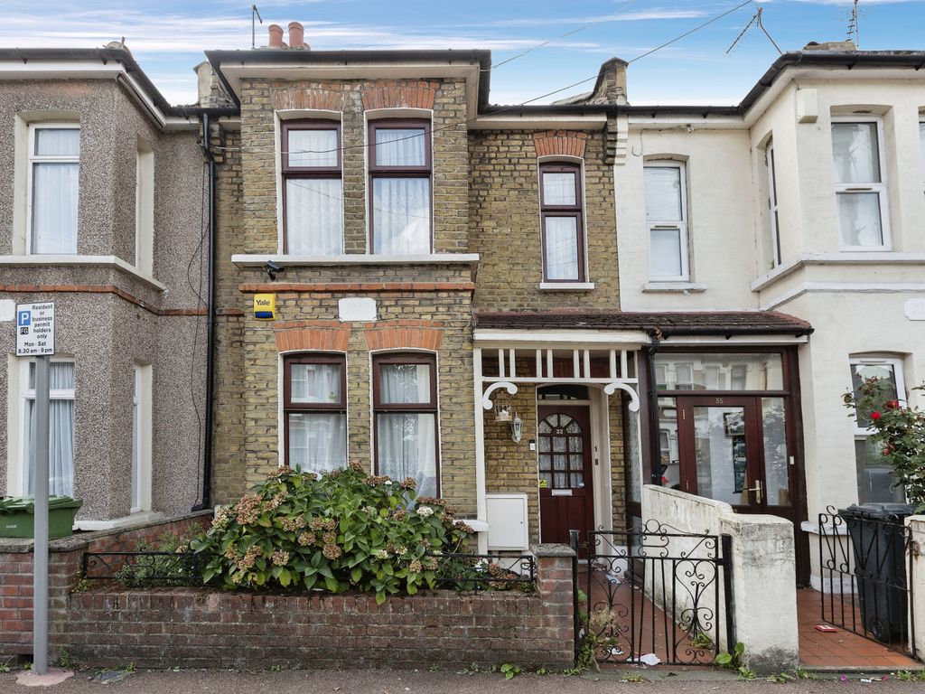 3 bed terraced house for sale in Park Avenue, Barking IG11, £425,000 - Zoopla