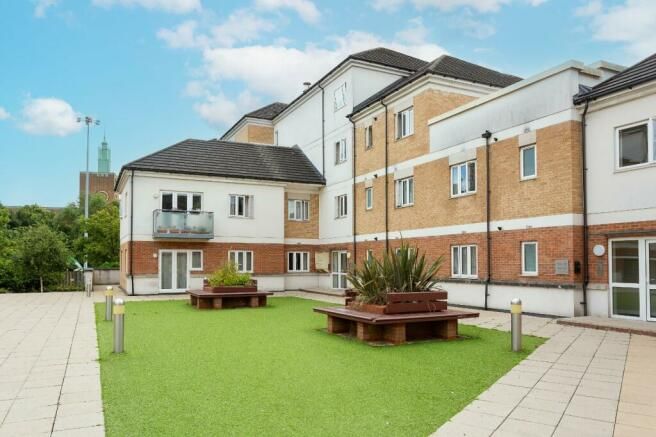 2 bed flat to rent in Ley Farm Close, Garston, Watford WD25, £1,650 pcm ...
