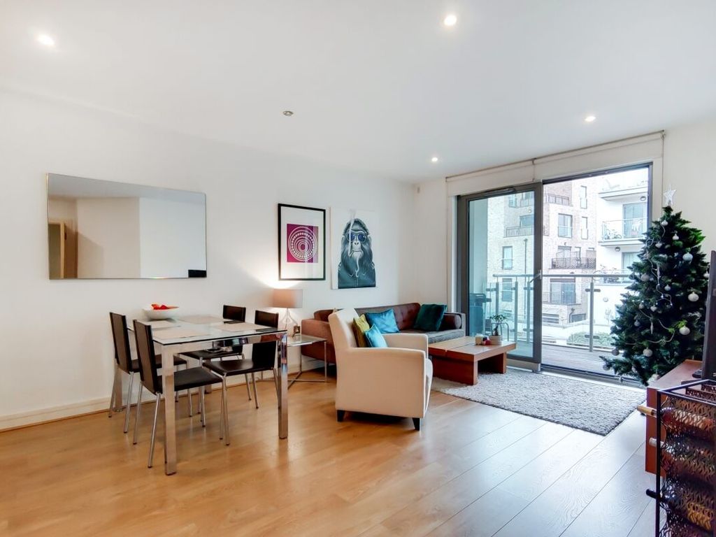 2 bed flat to rent in Bow Common Lane, London E3, £2,275 pcm - Zoopla