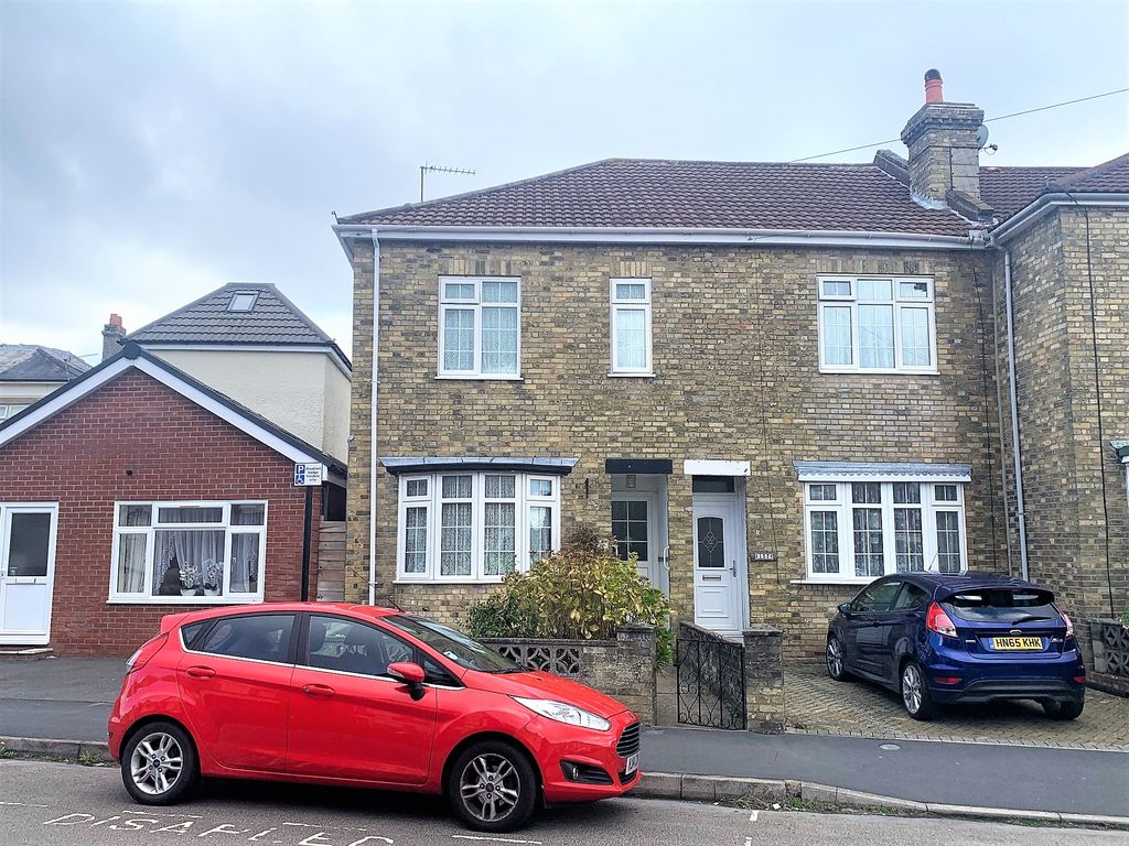 4 bed end terrace house for sale in Foundry Lane, Southampton SO15 - Zoopla