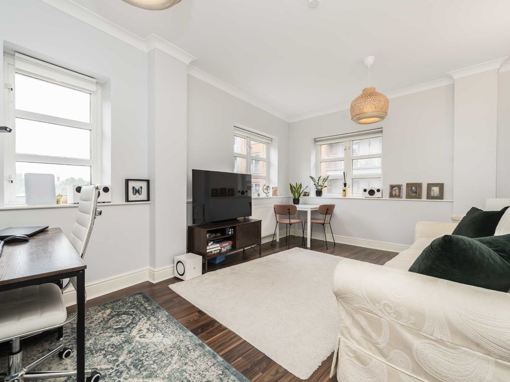 1 bed flat to rent in Plumbers Row, London E1, £1,950 pcm - Zoopla