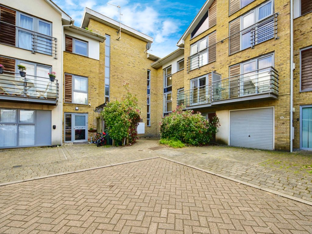 2 bed flat for sale in Arundel Square, Maidstone, Kent ME15, £170,000 ...