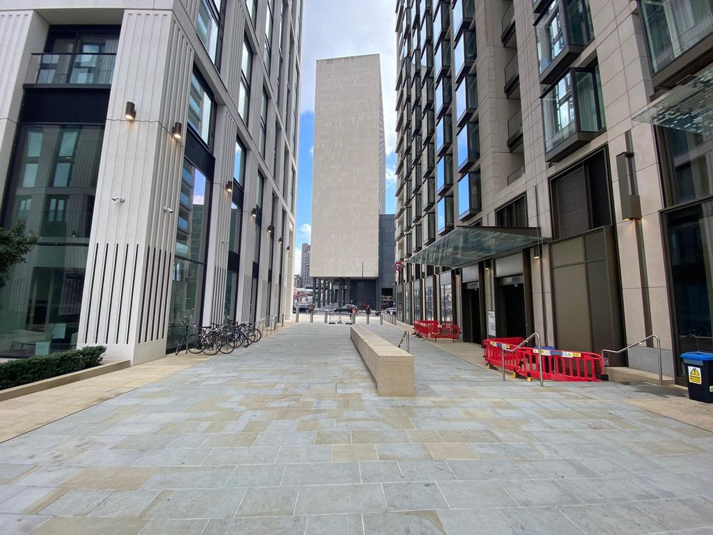 2 bed flat to rent in Casson Square, London SE1, £4,500 pcm - Zoopla